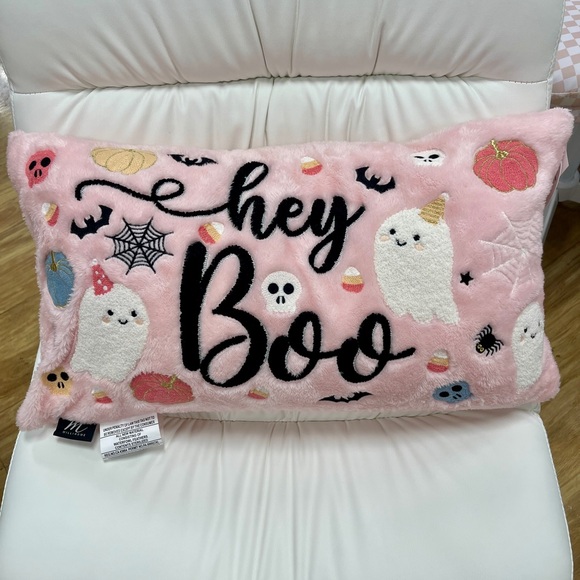 cupcakes & cashmere | Holiday | Pink Ghost Halloween Hey Boo Candy Corn ...